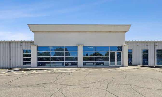 Industrial For Lease — 555 Barton Street Hamilton, Ontario L8E 2S8 ...
