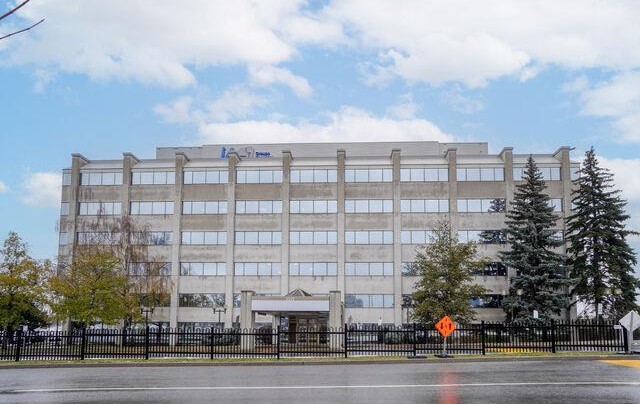 Office For Lease — 2525 Daniel-Johnson Boulevard, Laval, Quebec, Canada ...