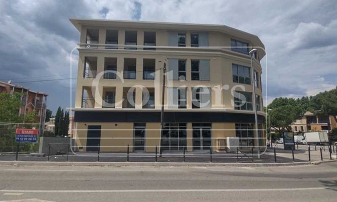 Locaux commerciaux À vendre — 25 RUE PASCAL FIESCHI, 13100 AIX EN ...