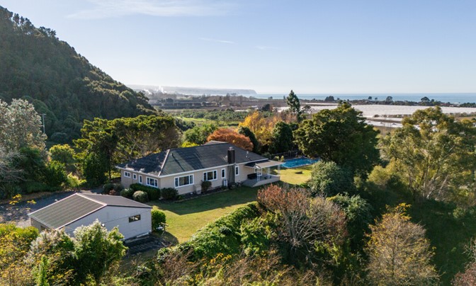 Lifestyle Dwelling For sale — 755 Main North Road, Bay View, Napier ...