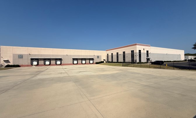 Industrial For sale — 241 Commercial Park Cir, Calera, AL 35040, USA ...